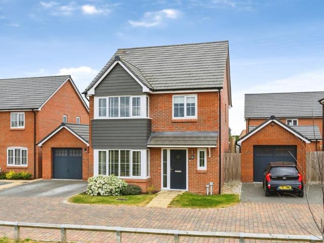 4 bedroom detached house for sale