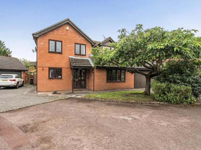 4 bedroom detached house for sale