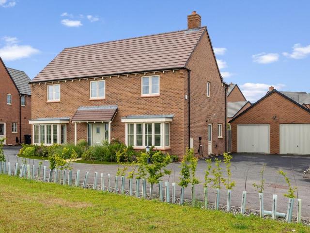 4 bedroom detached house for sale