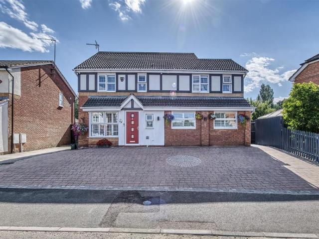 4 bedroom detached house for sale