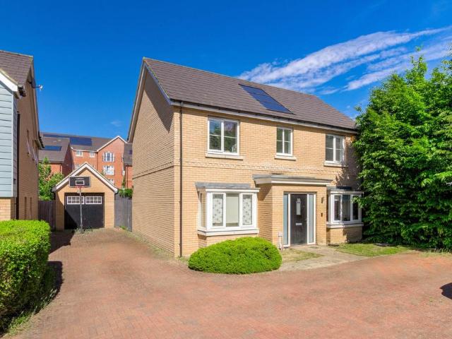 4 bedroom detached house for sale
