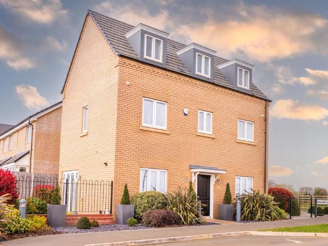 4 bedroom detached house for sale