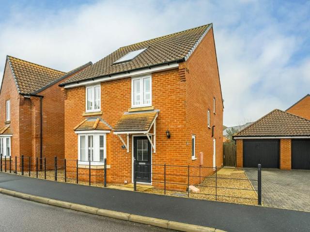 4 bedroom detached house for sale
