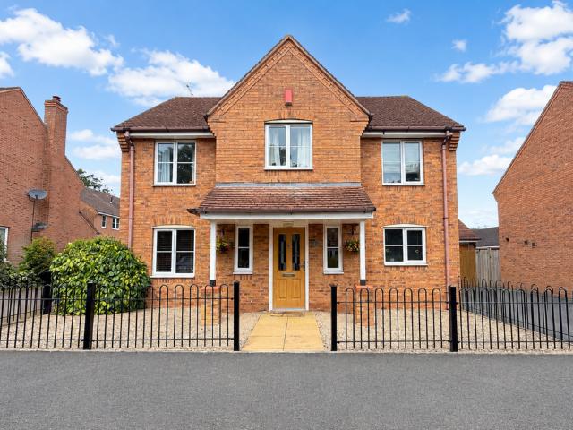 4 bedroom detached house for sale