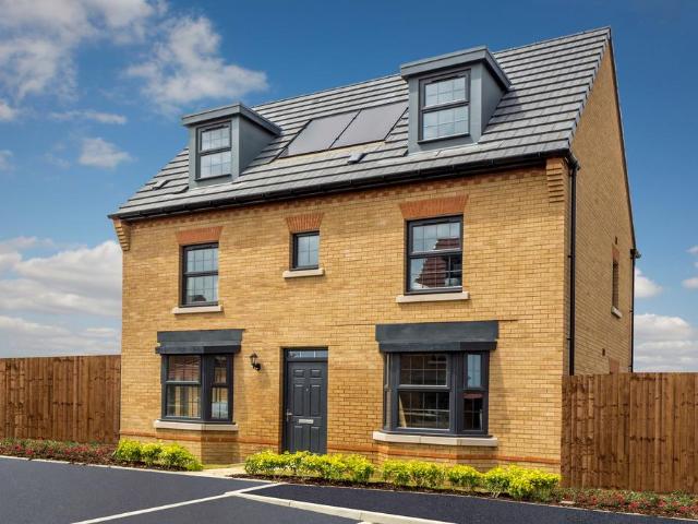 4 bedroom detached house for sale