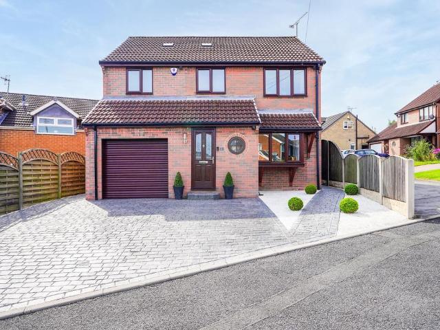 4 bedroom detached house for sale