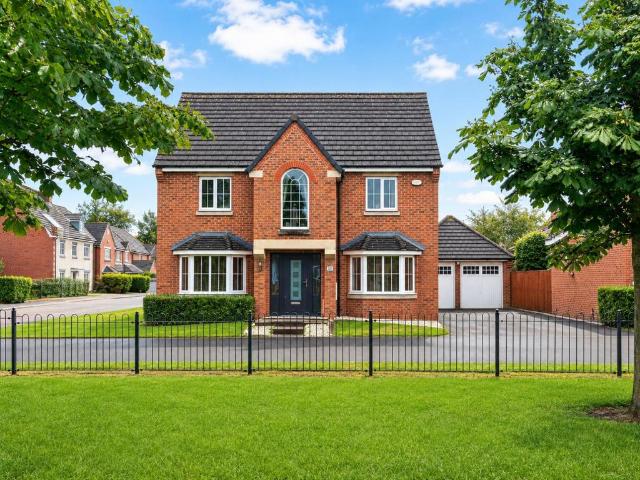 4 bedroom detached house for sale