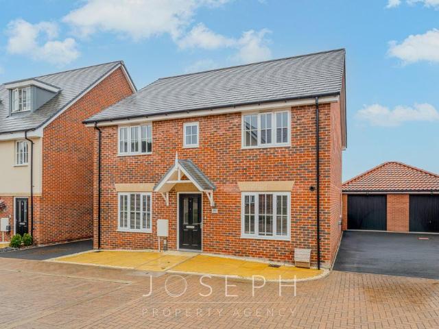 4 bedroom detached house for sale