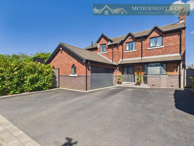 4 bedroom detached house for sale