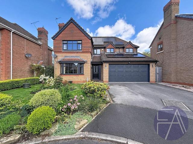 4 bedroom detached house for sale