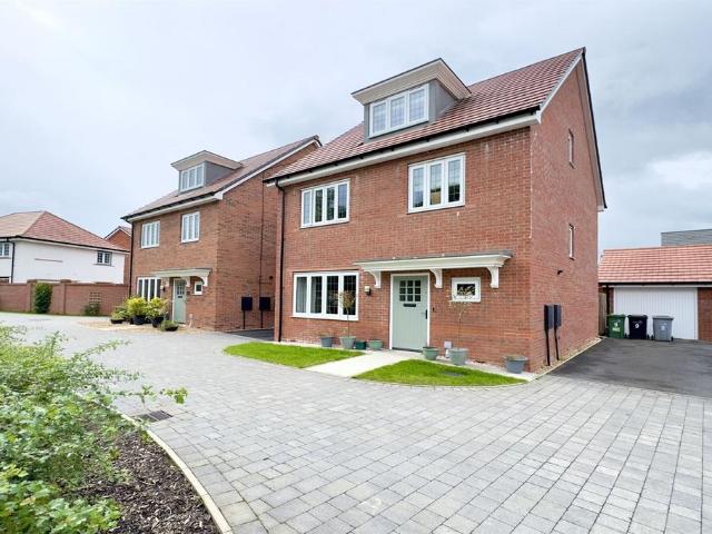 4 bedroom detached house for sale