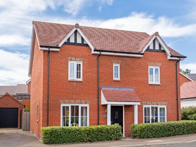 4 bedroom detached house for sale
