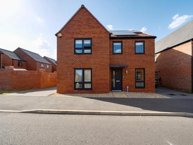 4 bedroom detached house for sale