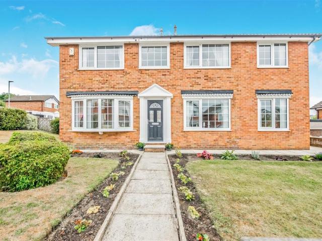 4 bedroom detached house for sale