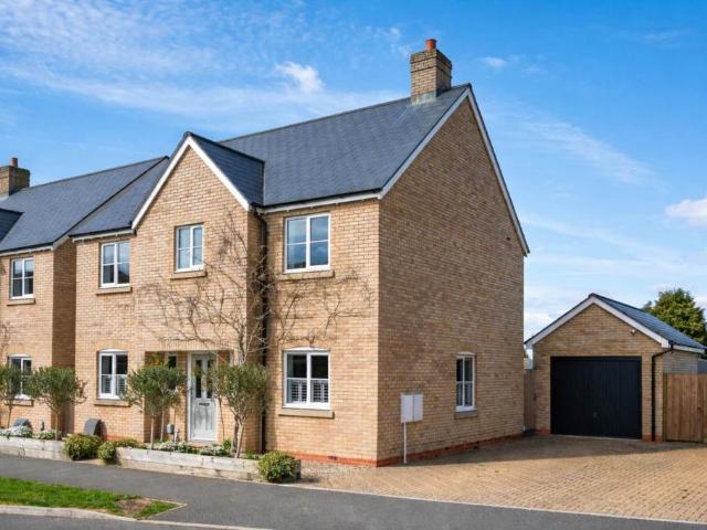 4 bedroom detached house for sale