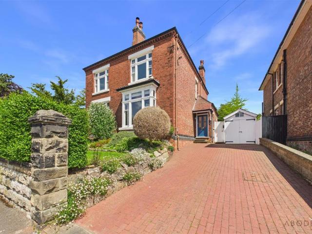 4 bedroom detached house for sale
