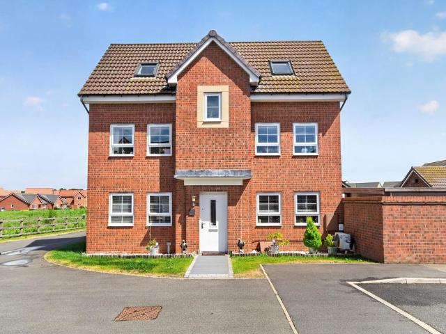 4 bedroom detached house for sale