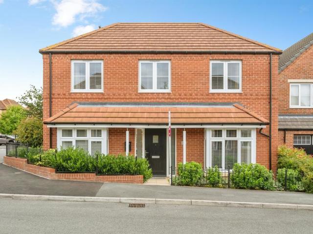 4 bedroom detached house for sale