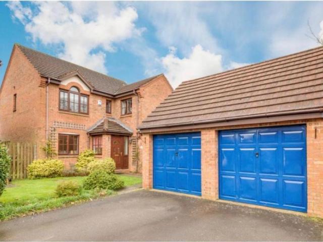 4 bedroom detached house for sale