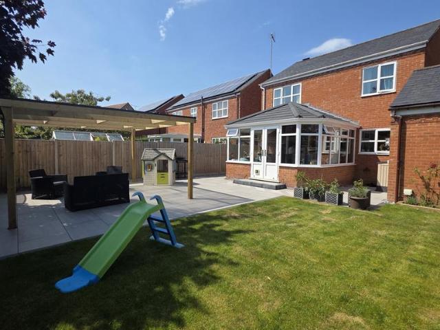 4 bedroom detached house for sale