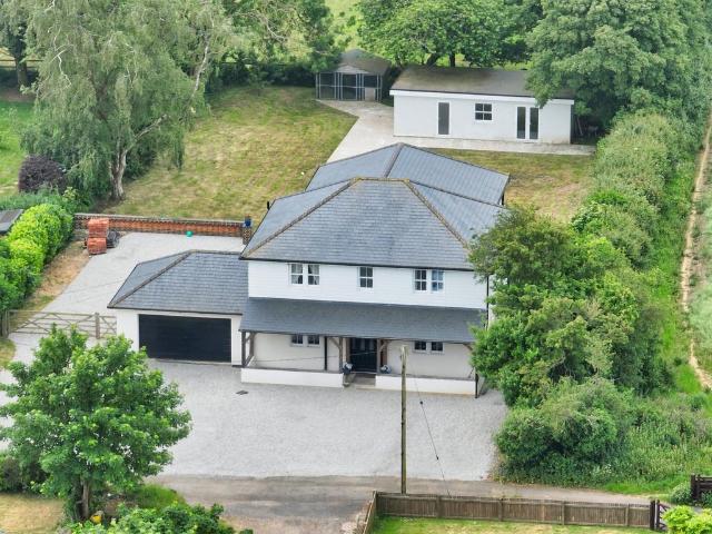 4 bedroom detached house for sale