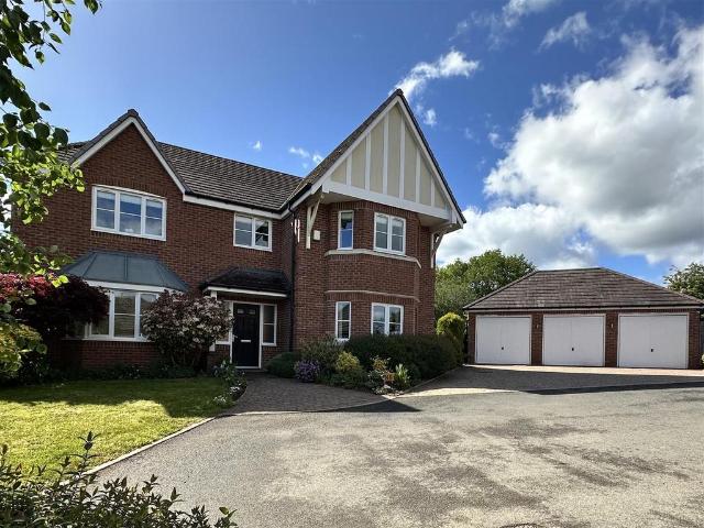 5 bedroom detached house for sale