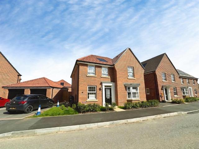4 bedroom detached house for sale