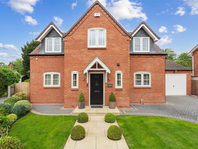 4 bedroom detached house for sale
