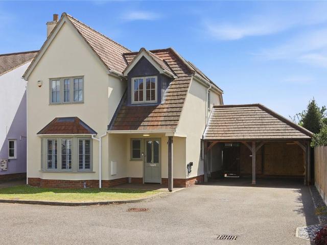 4 bedroom link detached house for sale
