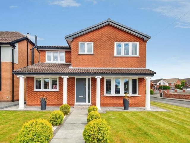 4 bedroom detached house for sale