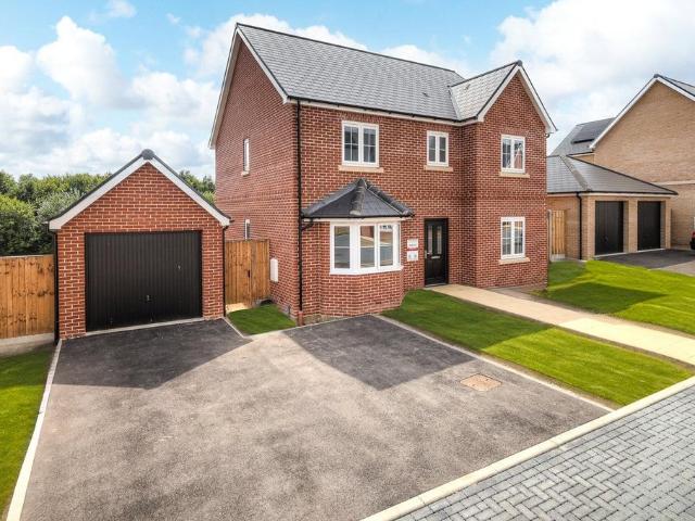 4 bedroom detached house for sale
