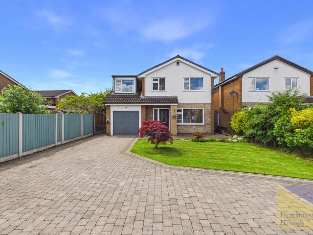 4 bedroom detached house for sale