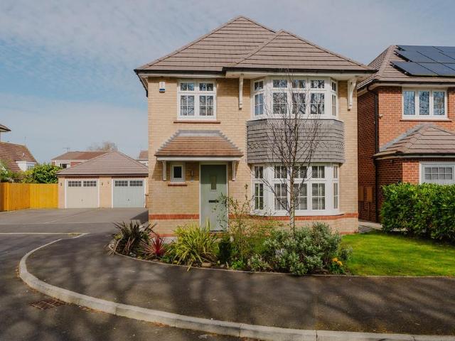 4 bedroom detached house for sale