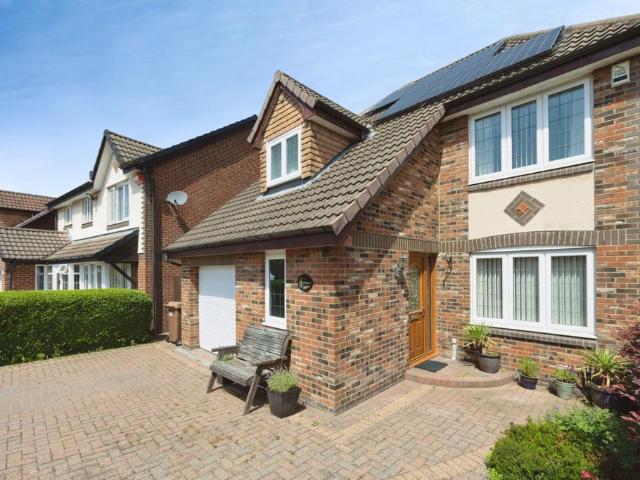 4 bedroom detached house for sale