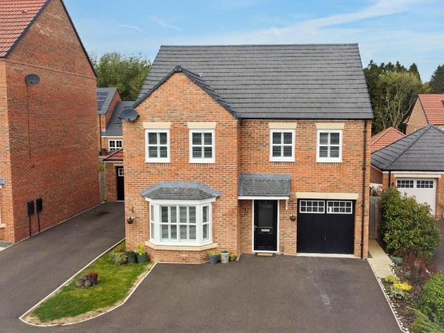 4 bedroom detached house for sale