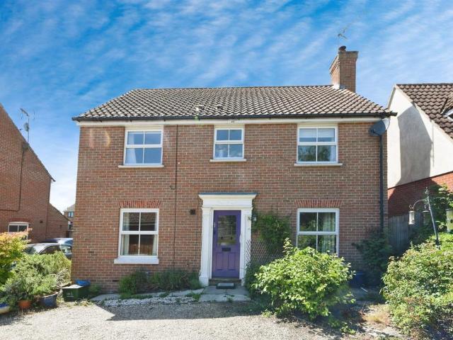 4 bedroom detached house for sale