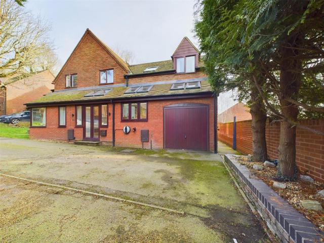 4 bedroom end of terrace house for sale