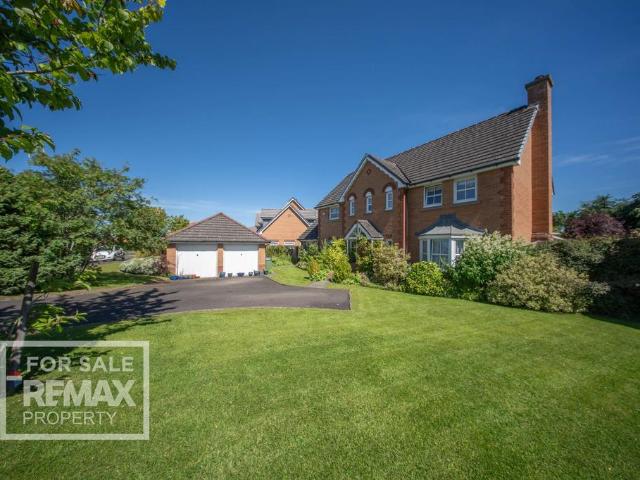 4 bedroom detached house for sale