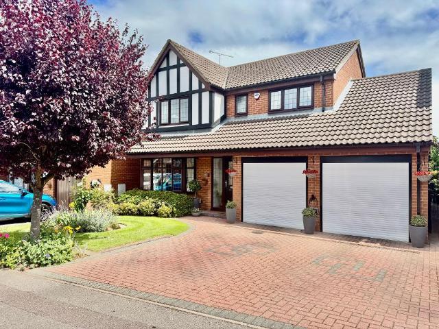 4 bedroom detached house for sale