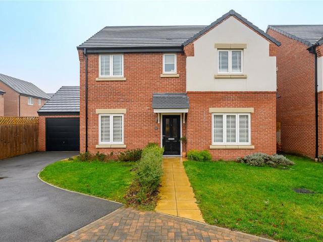 4 bedroom detached house for sale