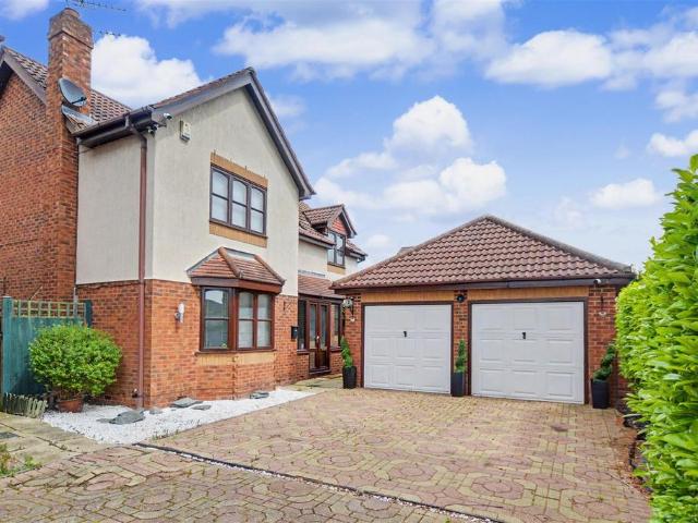 4 bedroom detached house for sale