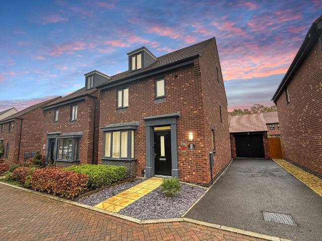 4 bedroom detached house for sale