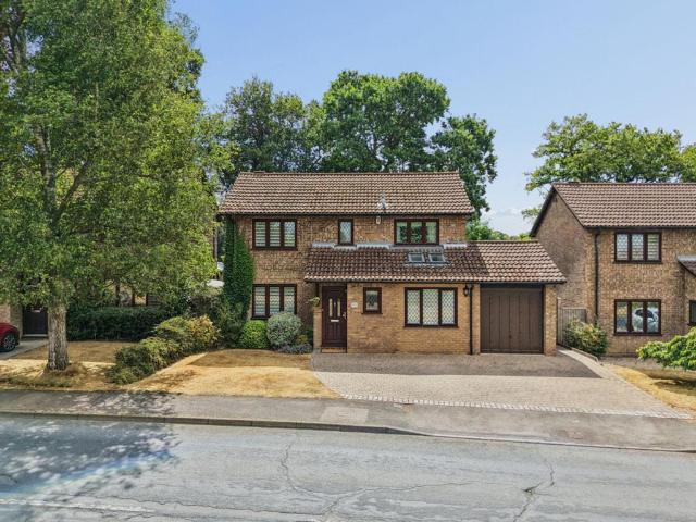 4 bedroom detached house for sale