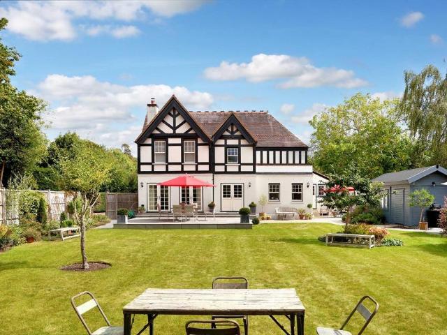 4 bedroom detached house for sale