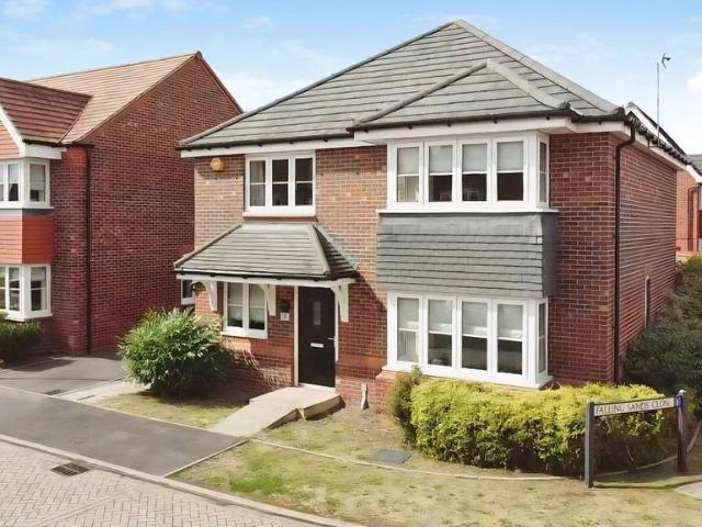 4 bedroom detached house for sale