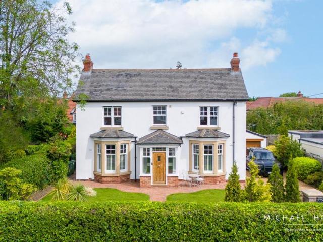 4 bedroom detached house for sale