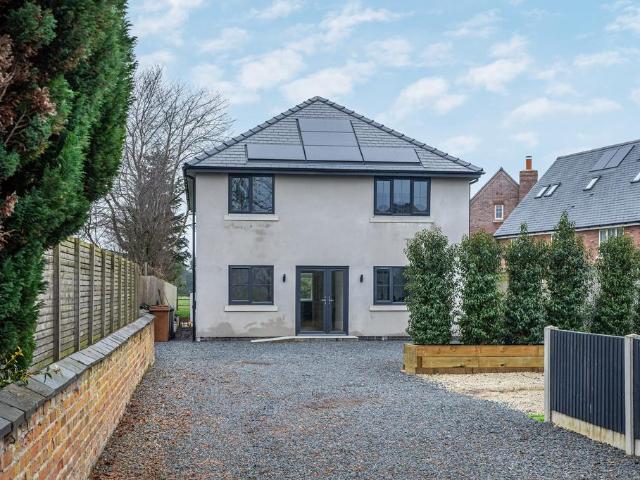 4 bedroom detached house for sale