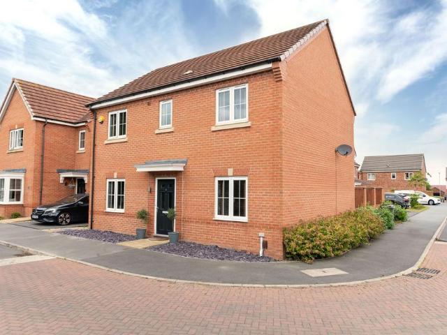 4 bedroom detached house for sale