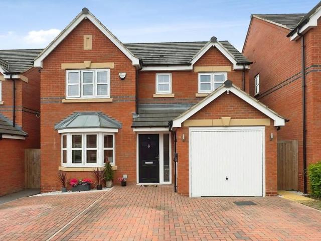4 bedroom detached house for sale