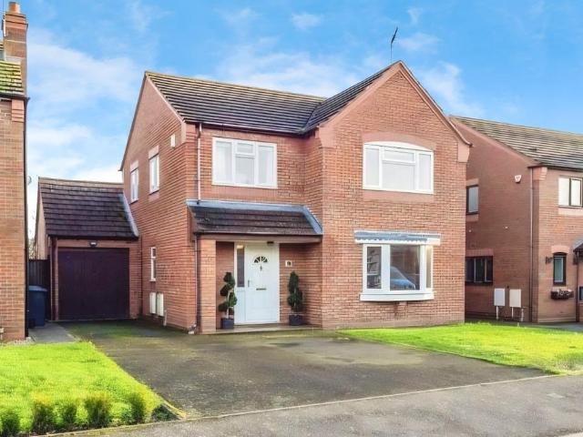 4 bedroom detached house for sale